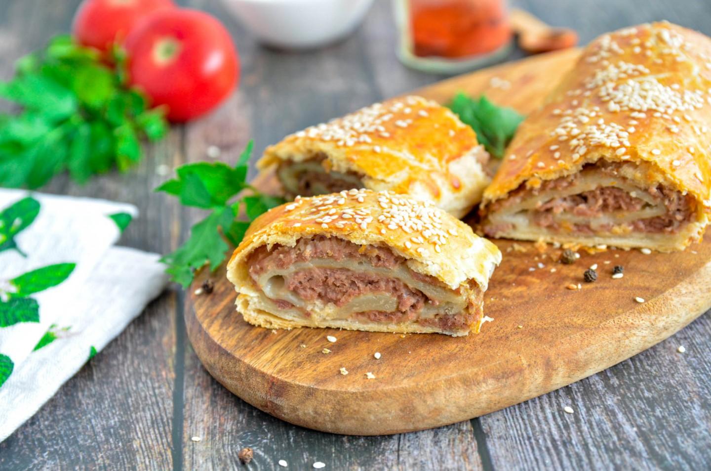 Strudel with puff pastry meat recipe with photos step by step