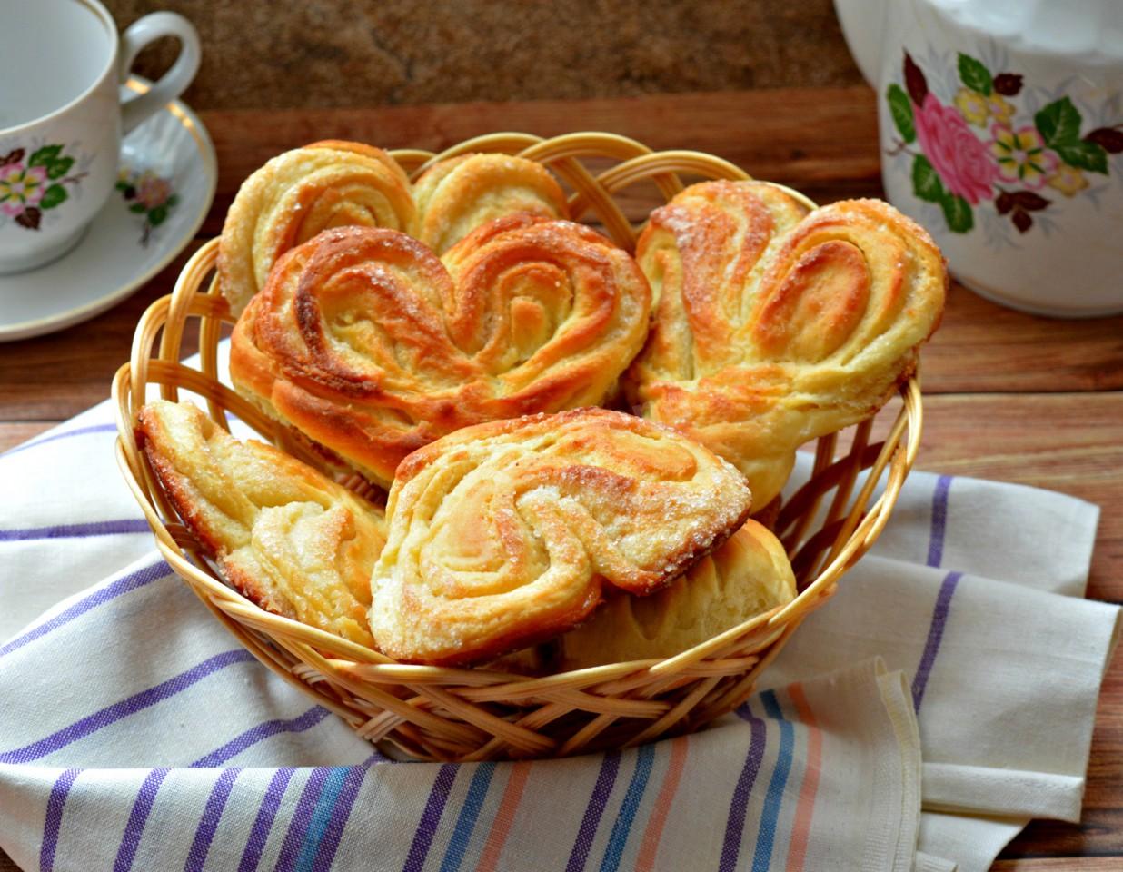 Homemade yeast sugar buns recipe with photos step by step