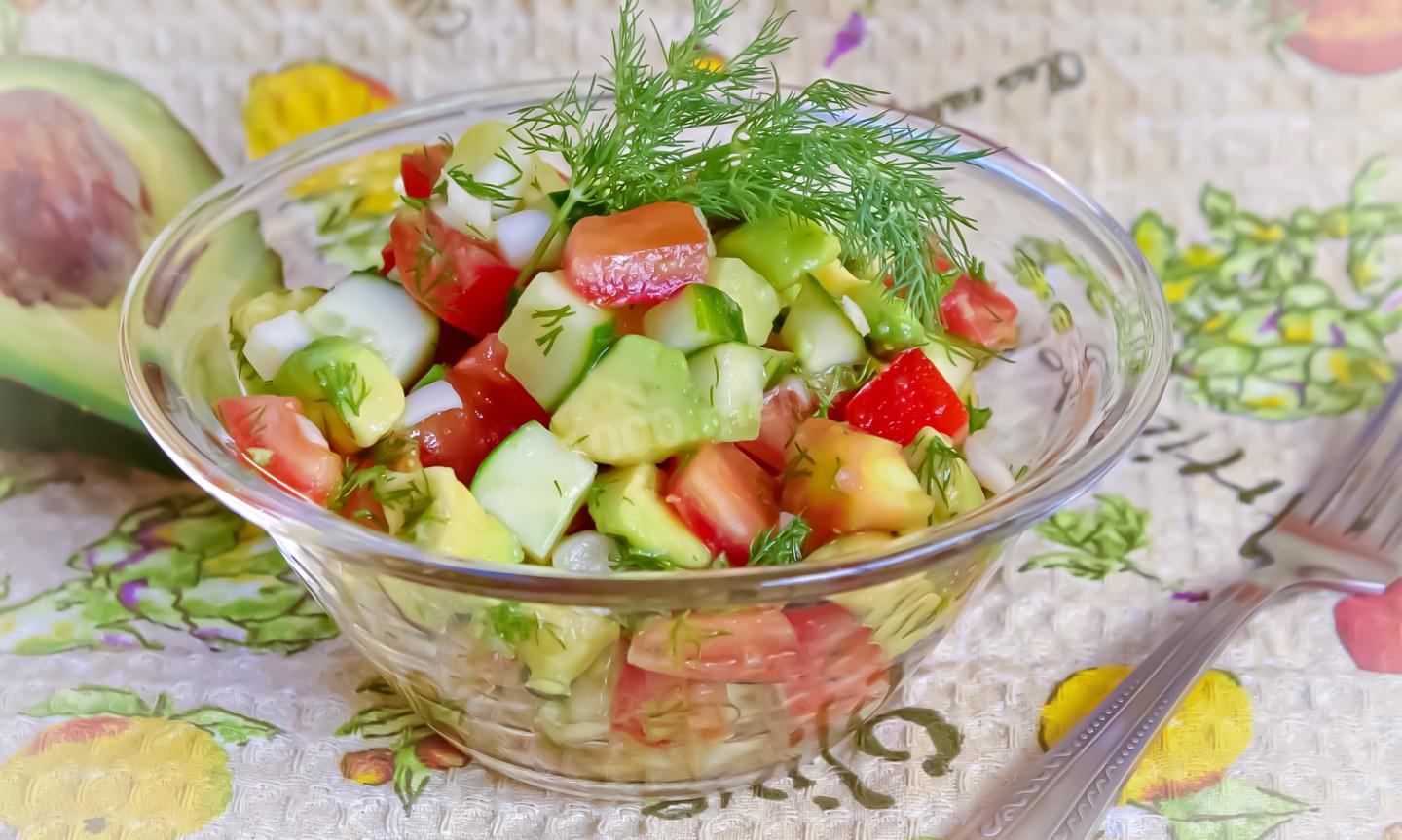Salade de concombre, tomate et avocat recette avec photos étape par étape