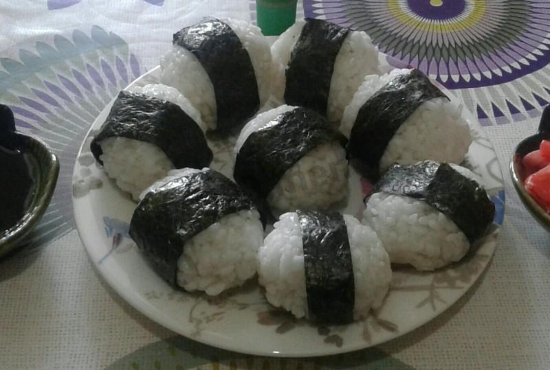 Onigiri Round rice balls with pickles recipe with photos step by step