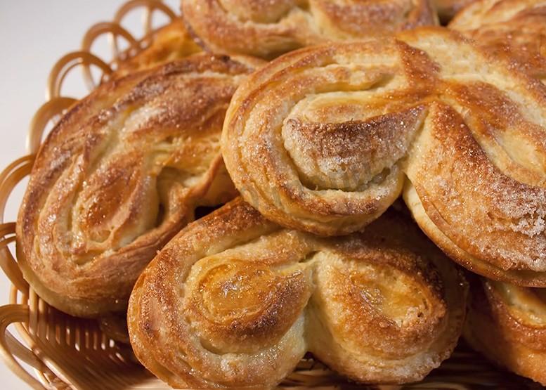 Baked buns with yeast recipe with photos step by step