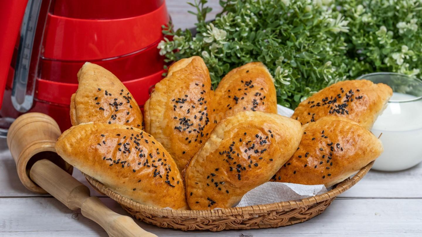 Kefir pies stuffed with cottage cheese and cheese recipe with photos ...