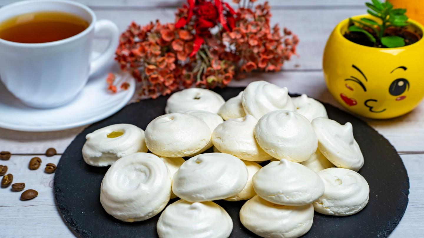 Classic meringue cake recipe with photos step by step